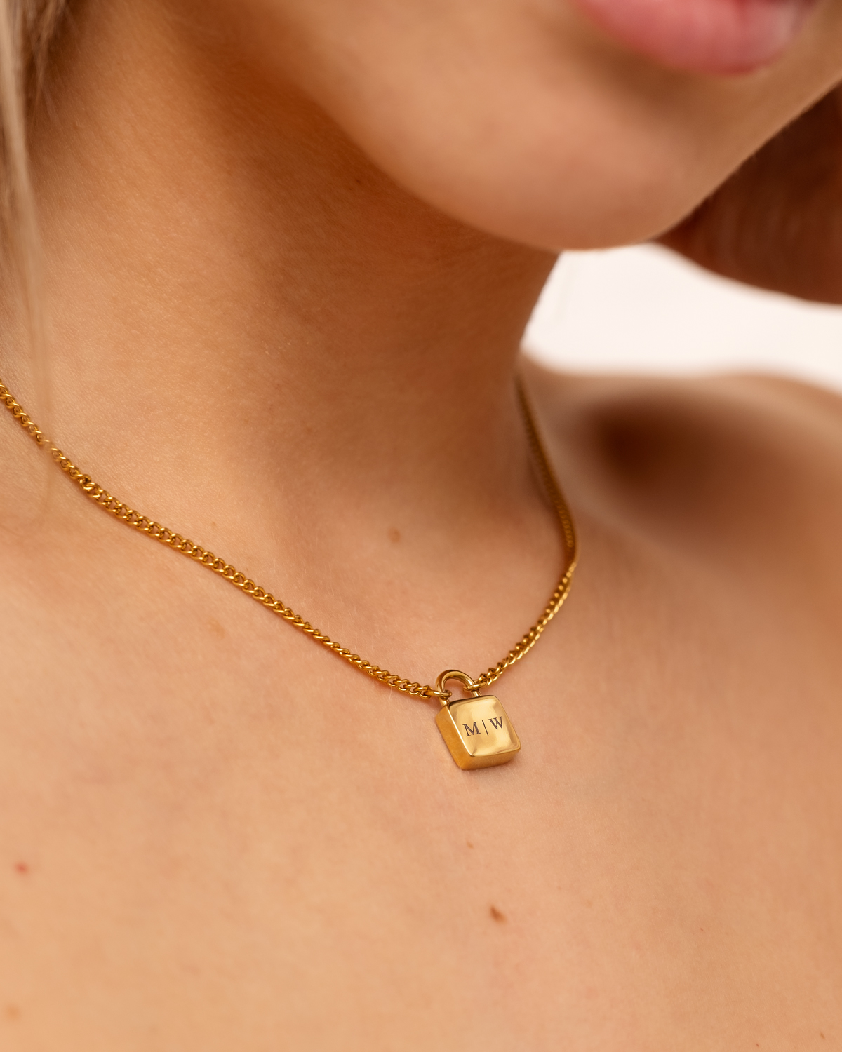 Lock ketting met jouw gravering goudkleurig | Shop Finaste.nl