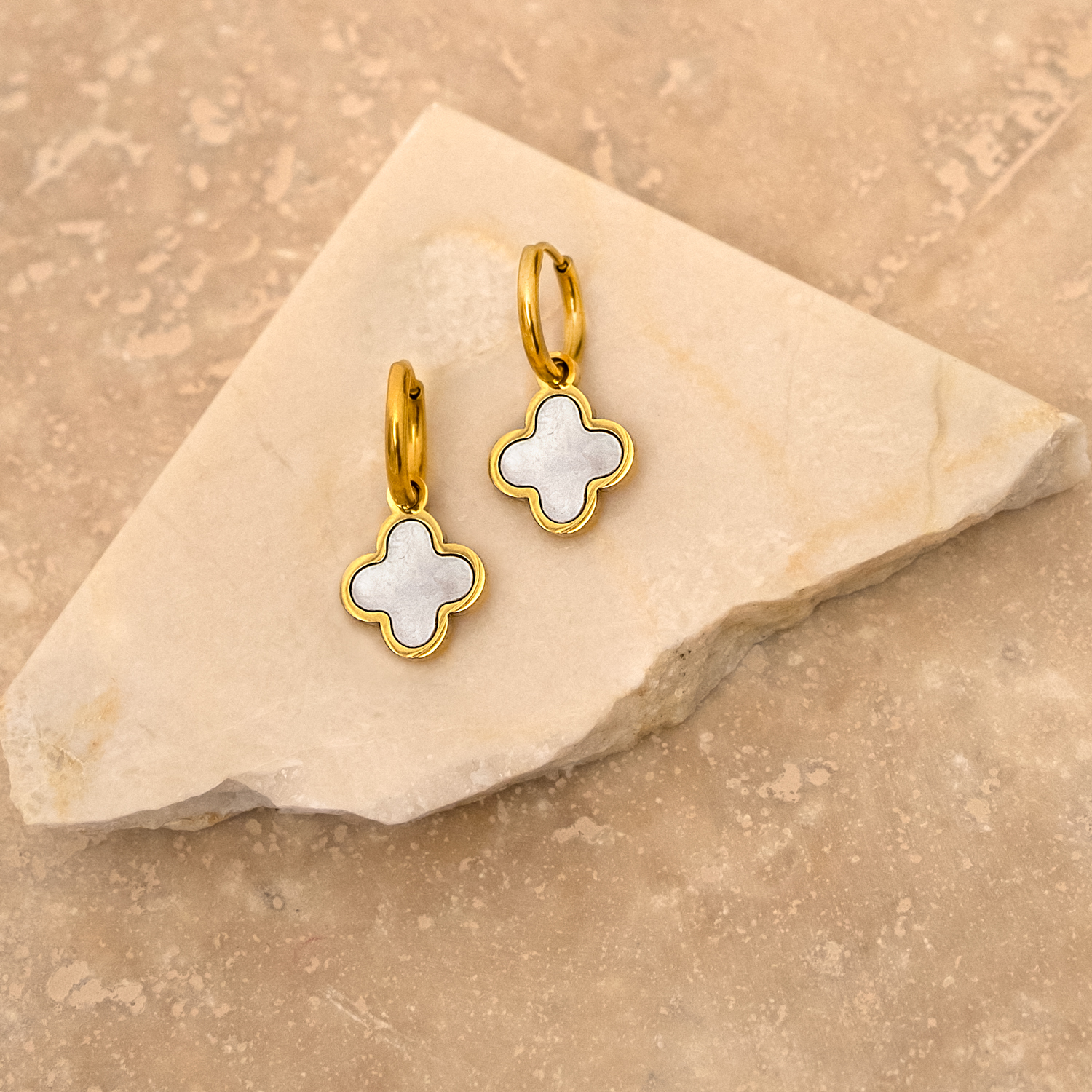 Luxury Clover oorbellen kleur goud| Oorbellen | Finaste