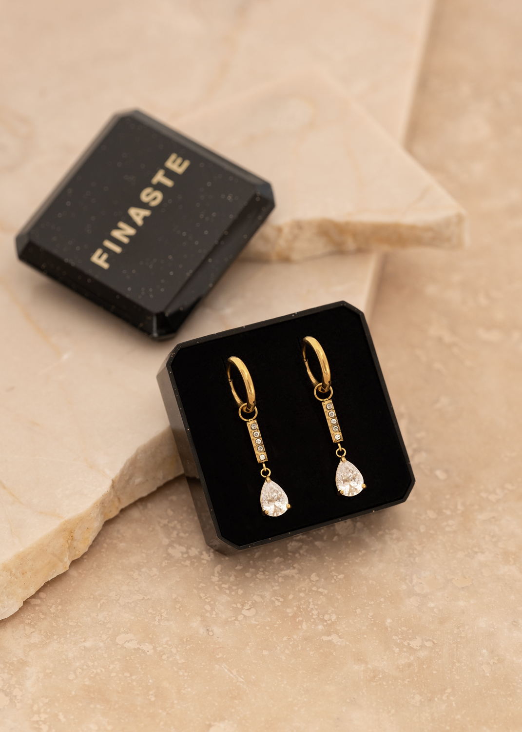 Exclusive drop earrings goldplated | Oorbellen | Shop op Finaste